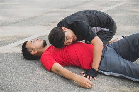 How Does Cpr Differ In An Unresponsive Adult Choking Victim