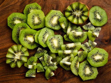 How To Cut A Kiwi
