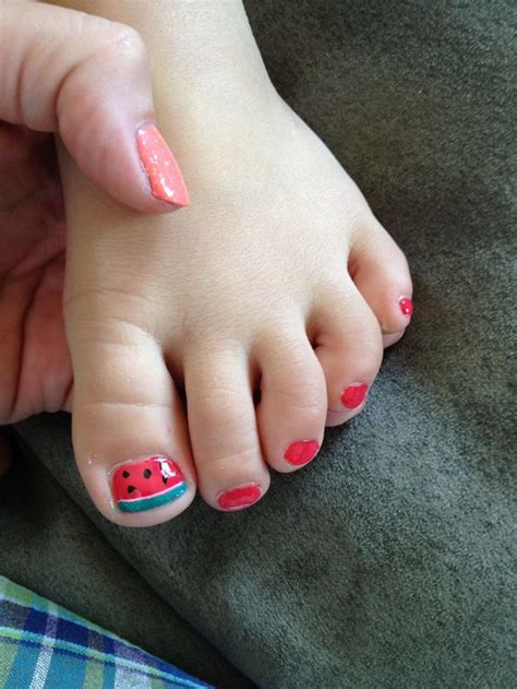 ۴۰ مدل ناخن پا بچه گانه ؛ طرح های کیوت و بانمک برای دختر نازتان ماگرتا