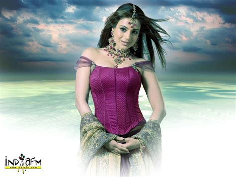 Tiverte Latest Amisha Patel Wallpapers [ Naked Hot Sexy]