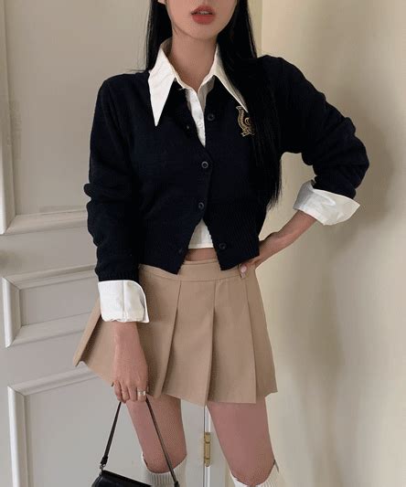 탄탄한짜임 콜로 자수 패치 브이넥 가디건 2color 에이블리