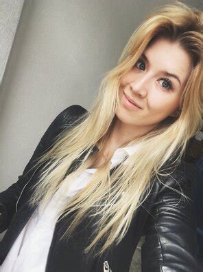 A Bunch Of Vsco Sluts Posing Nude Blonde Vsco Fa F B Porn Pic