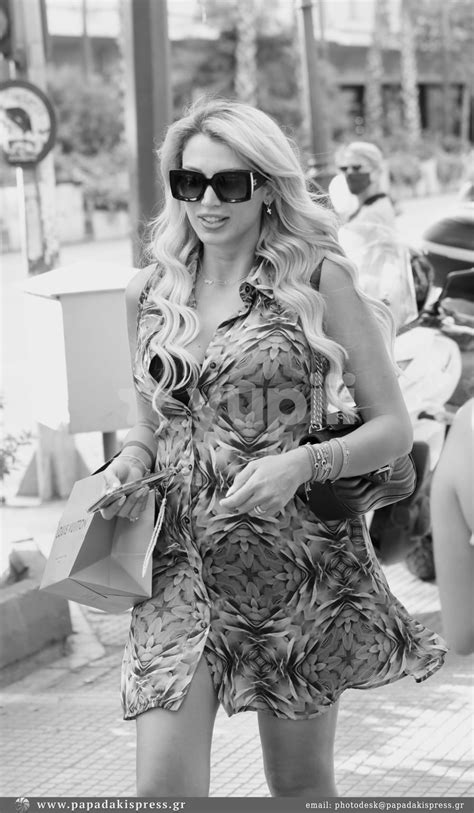 Η Κωνσταντίνα Σπυροπούλου σε νέα στιγμιότυπα με φουσκωμένη κοιλίτσα Celebrities Ειδήσεις