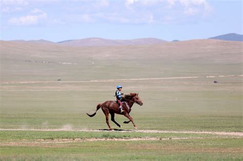 ЕРӨНХИЙ САЙД УЯАЧДАД ХҮНДЭТГЭЛ ҮЗҮҮЛЛЭЭ