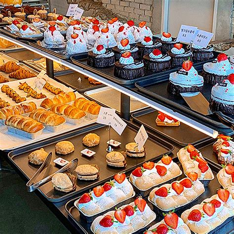 부산여행 경주에 딸기파티중이라는 한옥갬성 베이커리카페🍓💕 딸기로운 라인업에 여기가 딸기천국이었어👼