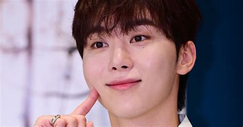 세븐틴 승관 화보 같은 볼 콕[포토엔hd]