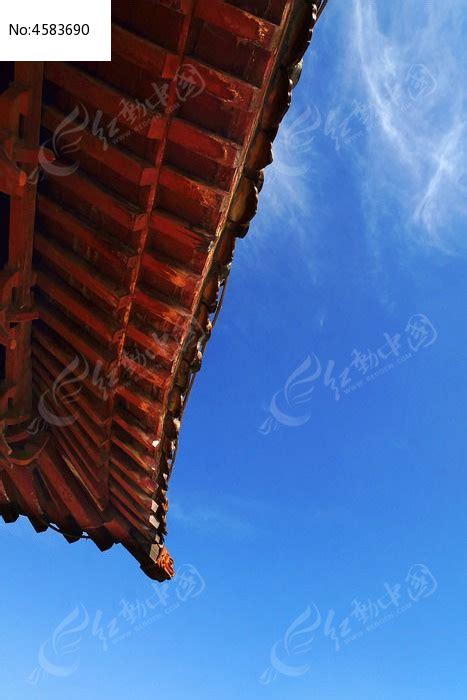 蓝天下的泰山岱庙古建筑房檐高清图片下载 红动中国