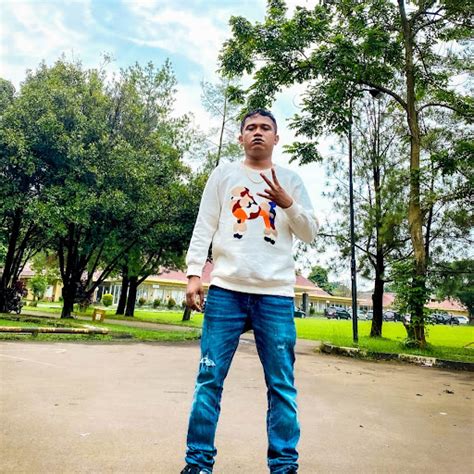 Sombo Momo Youtube Music