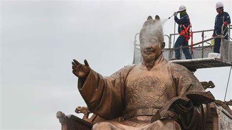 서울시 세종대왕 · 이순신 장군 동상 봄 맞이 세척