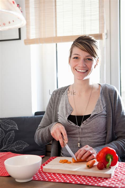 여자 절단 야채 사진 무료 다운로드 Lovepik