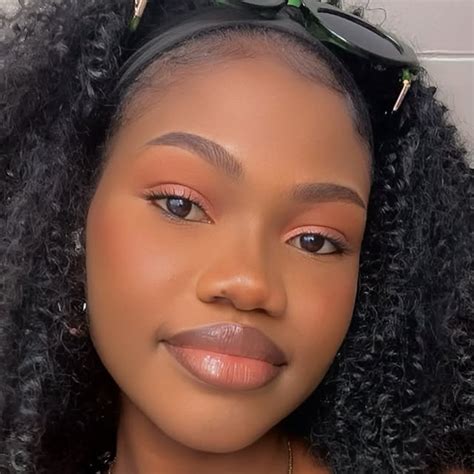 Rosy Rosy Bella On Threads