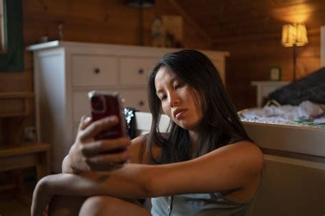 Foto Berdampak Pada Kesehatan Mental Ini Cara Menghentikan Doomscrolling