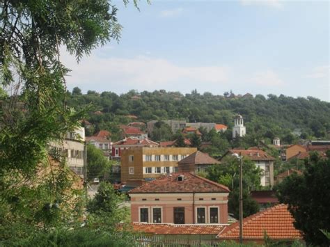 Разпродават голяма административна сграда във Врачанско