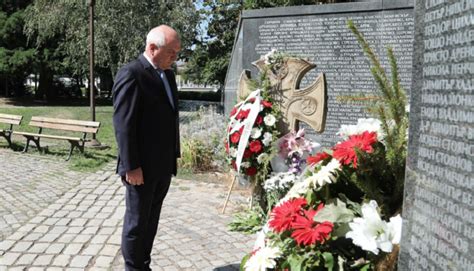 Главчев отдаде почит пред паметта на жертвите на тоталитарните и авторитарните режими