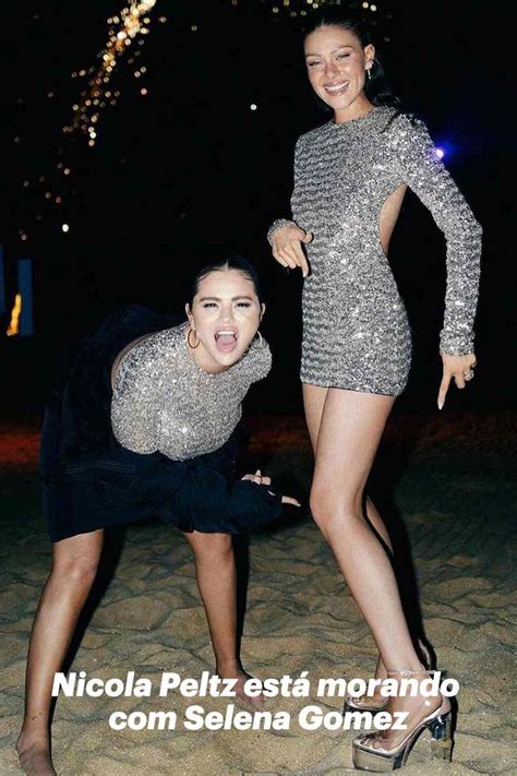 Nicola Peltz e Selena Gomez estão cada vez mais próximas Selena gomez Selena Selena gomez hot