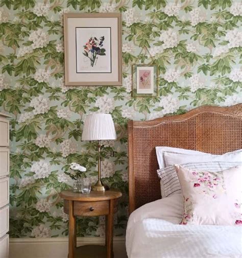Examples Of Wallpaper With Trees Foliage Or Flowers