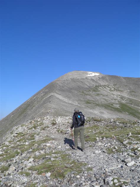 무료 이미지 남자 자연 황야 보행 사람 여자 하이킹 꼬리 언덕 모험 피크 휴양 낭떠러지 산책 인상 등반 등산 지역 산 꼭대기 산등성이