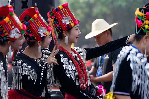 ယူနန်လို့ခေါ်တဲ့ ဘဝတစ်ခုရှိတယ် ။ ။ တရုတ် မြန်မာ နယ်စပ်ရှိ လုံချွမ်းခရိုင်တွင် ထောင်ပေါင်းများစ