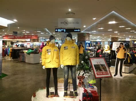 그랜드 백화점 일산점 지하3층 스포츠매장 노스페이스 최대50 행사 및 Exr 최대 50 행사로 이번 추석 연휴 기간 쏠쏠하게 매출 오르네요~ Facebook