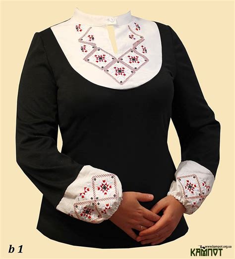 Блузка з вишивкою