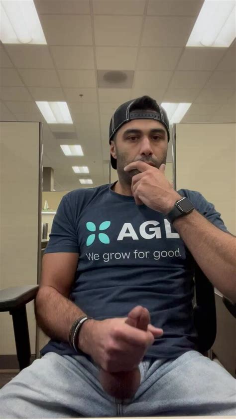 Guy Have A Risky Jerk In The Office ThisVid Com