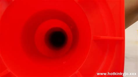 Une Gilet Jaune Se Prend Un Plot Dans Le CUl