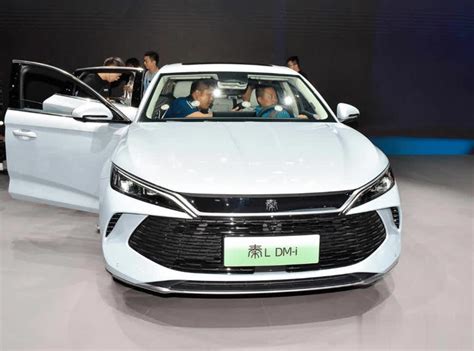 比亚迪震撼发布两款新车：车长超48米，低油耗29l，价格不足10万！