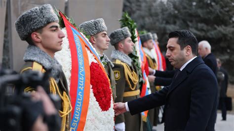 Հարգանքի տուրք «Եռաբլուր զինվորական պանթեոնում Youtube