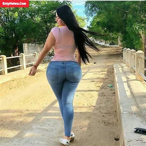 فتيات جميلات بالجينز