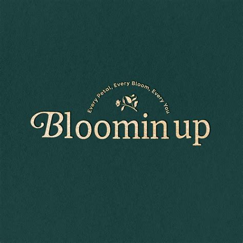 연시ㅣ디자인 로고 상세페이지 브랜딩 리어모니터 상세페이지 제작과정 블랙배경에 블루 그라디언트로 포인트를 주고 고해상도의 이미지와 심플한 레이아웃으로 깔끔함을