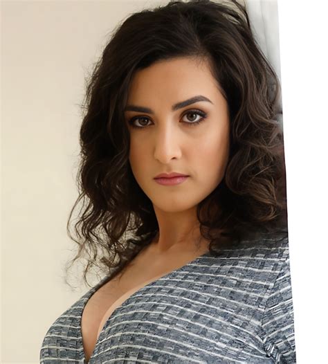 Lyra Lockhart Actress Wiki Age Family Boyfriend Photos Videos