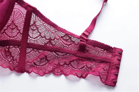 High End Best Quality Sexy Lace Europe Design Half Cup Womens Underwear Bra Set With Thin Pads