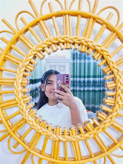 Sumaia সকালবেলা বের হয়ে কাজকর্ম শেষ করে কিছুক্ষণ আগে বাড়ি ফিরলাম। আয়নায় চোখ পরতেই খেয়াল