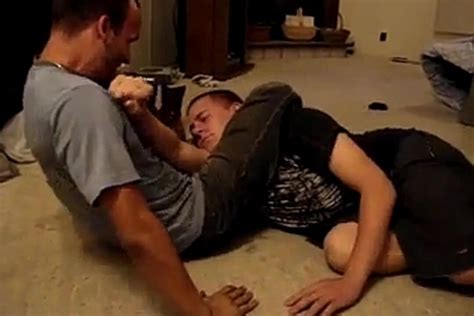 College Head Scissors Triangle