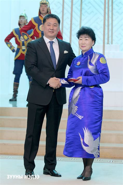 ФОТО Олон улсын сувилагчдын өдрийг тохиолдуулан төрийн дээд одон медалиар шагналаа