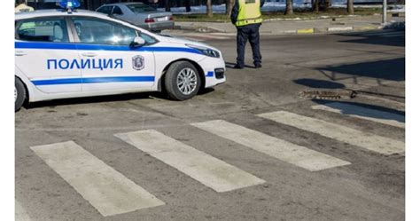 Кръв на пътя Кола блъсна баба на пешеходна пътека в Лом