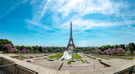 에펠탑과 봄벚꽃나무가 있는 파리 트로카데로의 파노라마 뷰 파리 일 드 프랑스에 대한 스톡 사진 및 기타 이미지 파리 일 드 프랑스 0명 거리 Istock