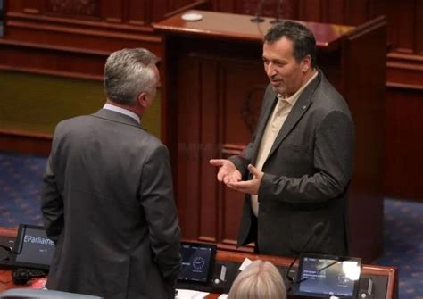 Европски фронт на ДУИ нема да гласа за новата Влада пратениците ја напуштија седницата