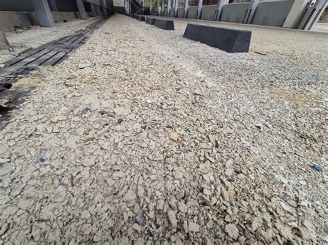 주차장 골재 튀어나오고 바닥 ‘산산조각 브릿지경제