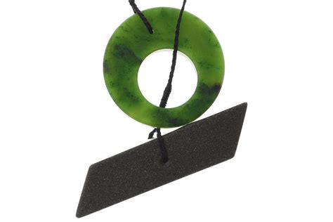 Contemporary New Zealand Jewellery By Grace Yu Piper