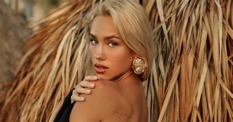 Даша Квіткова показала як у бікіні розслабляється в гарячих джерелах Ісландії Glamurchik