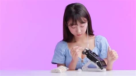 在线asmr Asmr利香 胸空き黒ワンピ♡大人のお姉さんがたっぷり耳舐め Asmr视频网