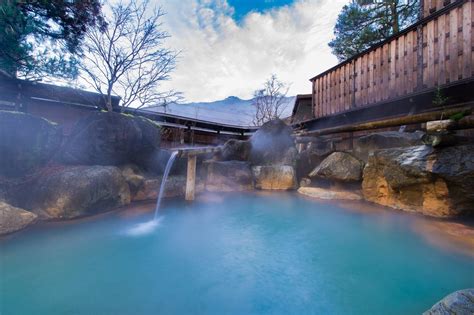 泳げるほど広い平湯館の源泉かけ流し岩露天風呂の無料の写真素材 Id 18060｜フリー素材 ぱくたそ