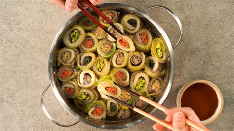 찬바람 부는 날씨엔 뜨끈한 국물 배추말이 전골 Youtube