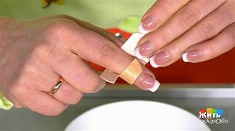 Как правильно наклеить пластырь Жить здорово Фрагмент выпуска от 16 05 2017