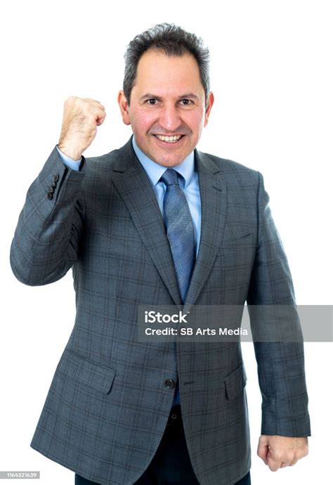 중년 성숙한 사업가의 절반 길이 초상화 서 서 서 성공적인 고용 기업가 리더십 및 비즈니스 생활 작업 개념에 성공 흰색에 격리