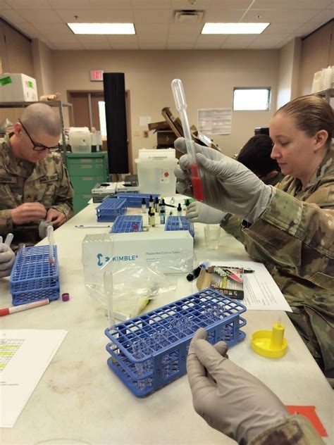 Us Army Aeromedical Research Laboratory Lab Technicians Conduct Individual Critical Task