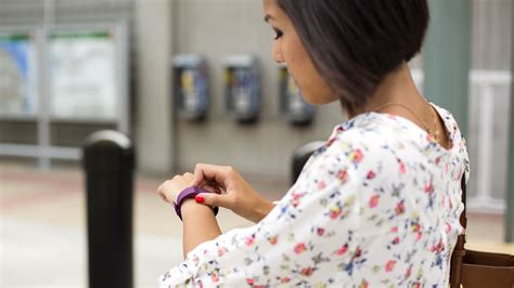 How To Turn Your Fitbit Tracker Off And On Again