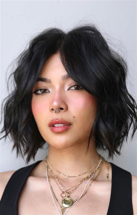 25 Wavy Bob Hairstyles For The Warm Season Chic Brunette Wavy Bob