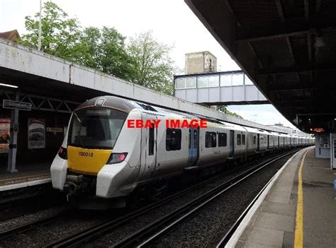 Photo Class 700 Desiro City 8 Car Emu No 700 018 Of Thameslink On The 14 48 L £1 80 Picclick Uk